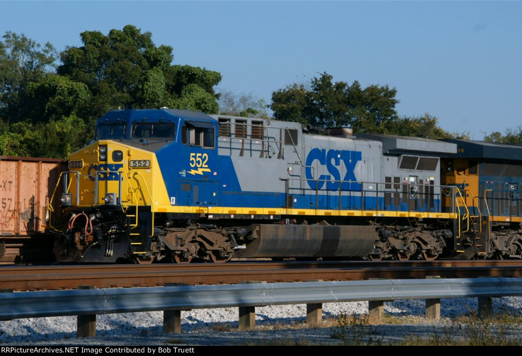 CSX 552 in YN2 paint.